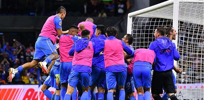 Cruz Azul, a punto de perder a Romo, Yotún y Montoya - David Medrano ...
