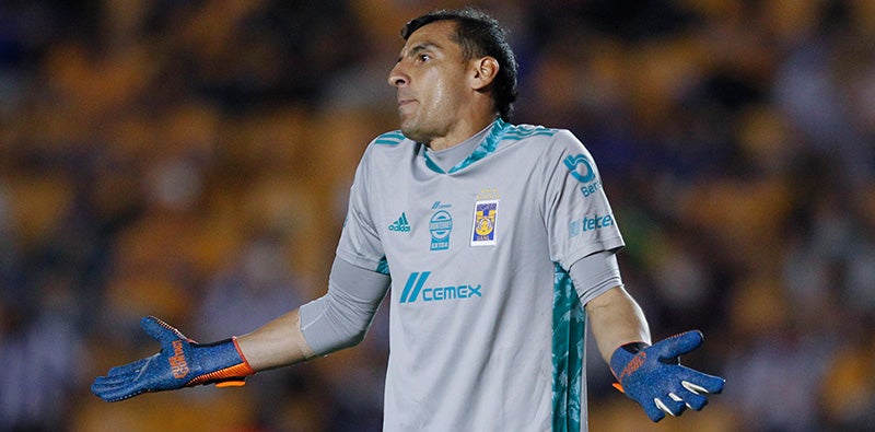 Nahuel Guzmán baila junto a su hermana en la espera de la Jornada 1