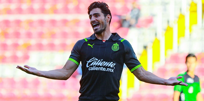 Chivas: Pollo Briseño vende saludos para recaudar fondos para su fundación