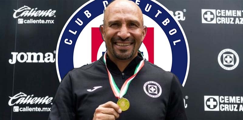 Cruz Azul: 'Conejo' Pérez recibió su medalla al Mérito Deportivo