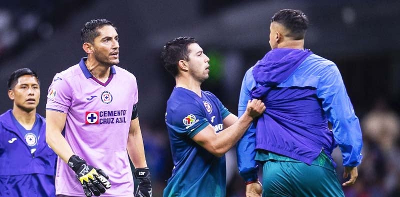 Jesús Corona e Iván Morales se hicieron de palabras al final del Cruz Azul vs León