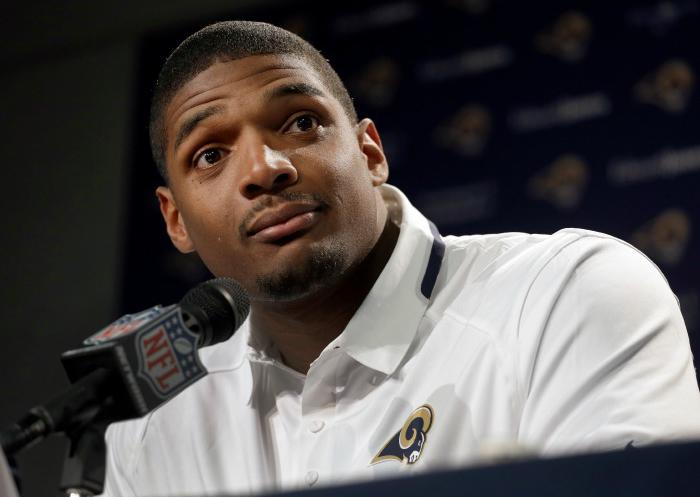 Michael Sam, presentado con los Carneros de San Luis