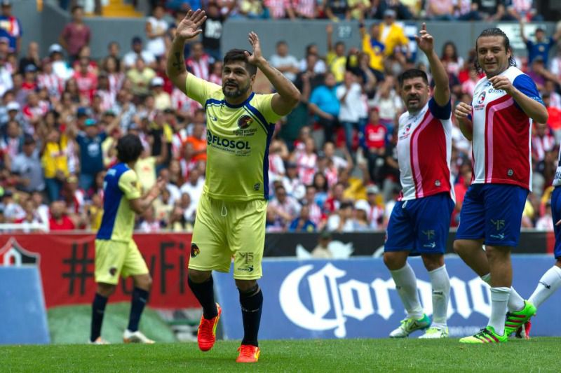 Chivas se impone al América en Clásico de Leyendas