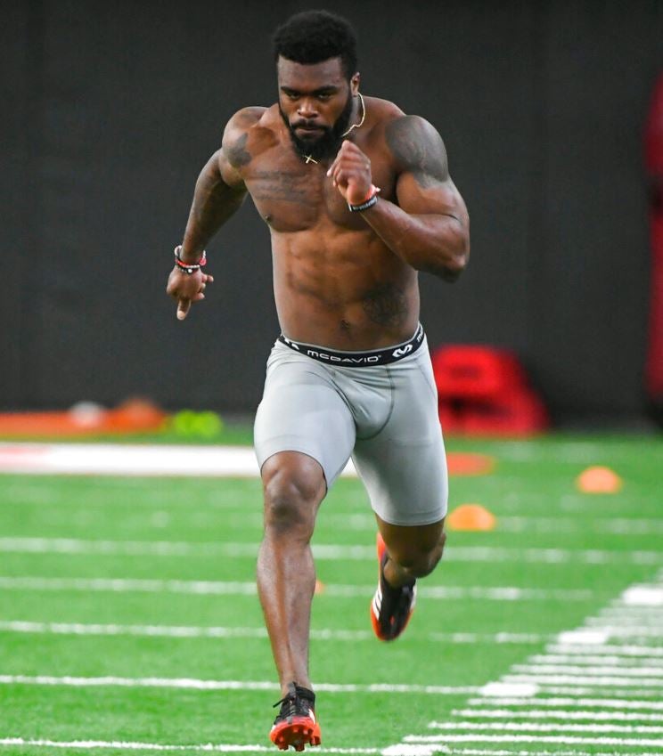 Elijah Holyfield, hijo del legendario boxeador, firma con Panthers