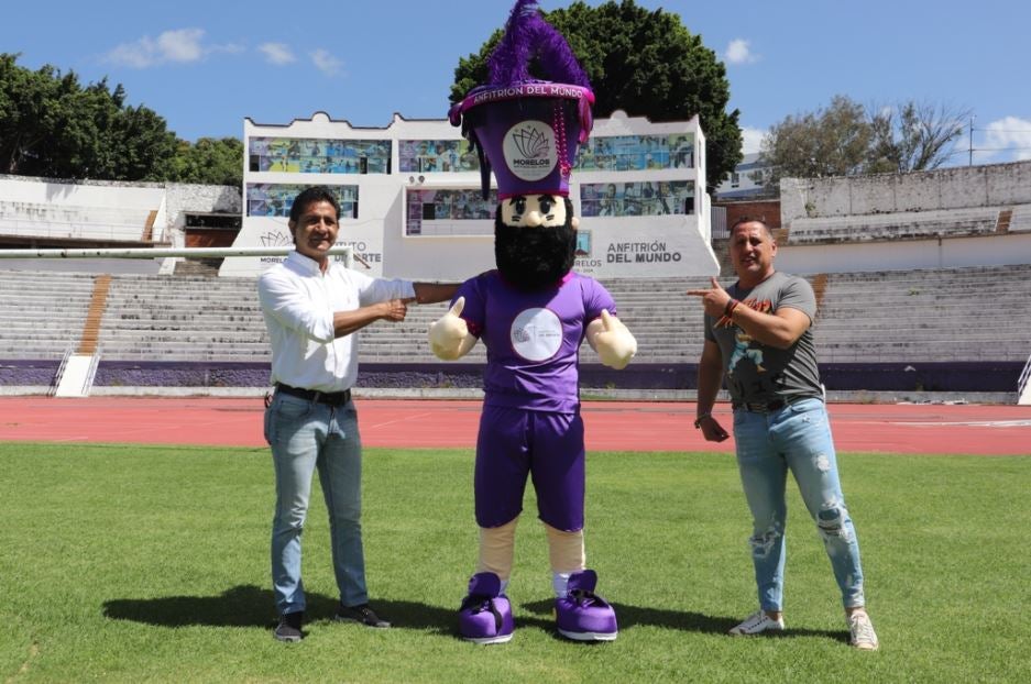 Germán Villa e Isaac Terrazas presentaron a 'Chinelón', nueva botarga ...