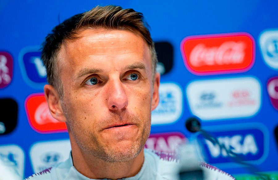 Phil Neville: Dejó de ser el DT de la selección femenil de Inglaterra