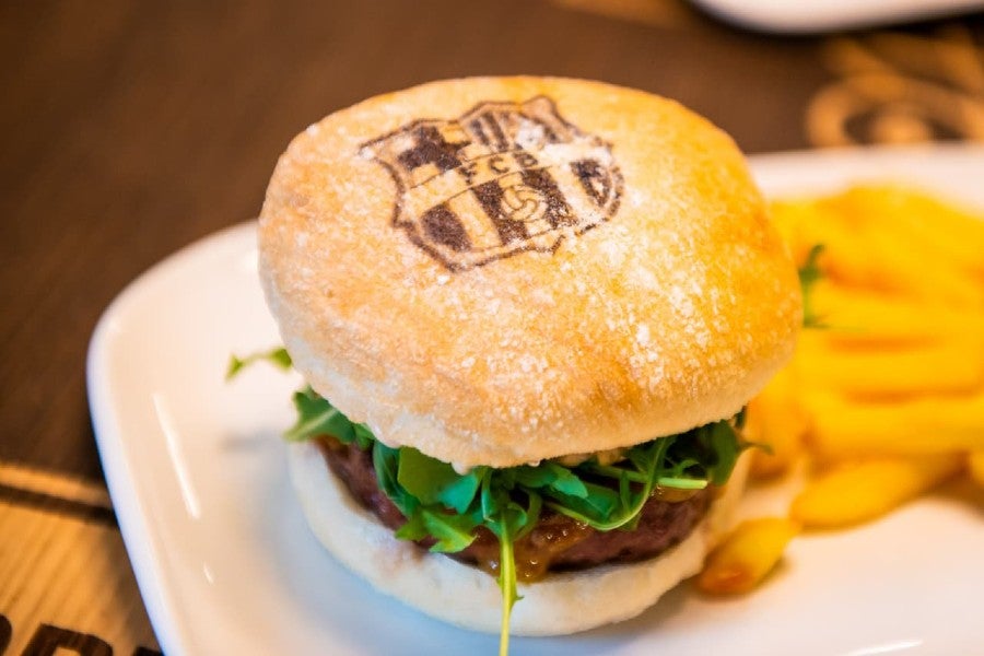 Barcelona inauguró el "Barça Café", el nuevo 'sportsbar' del Camp Nou