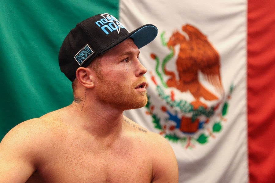 Video: Canelo Álvarez presumió lujosos shorts con diamantes incrustados