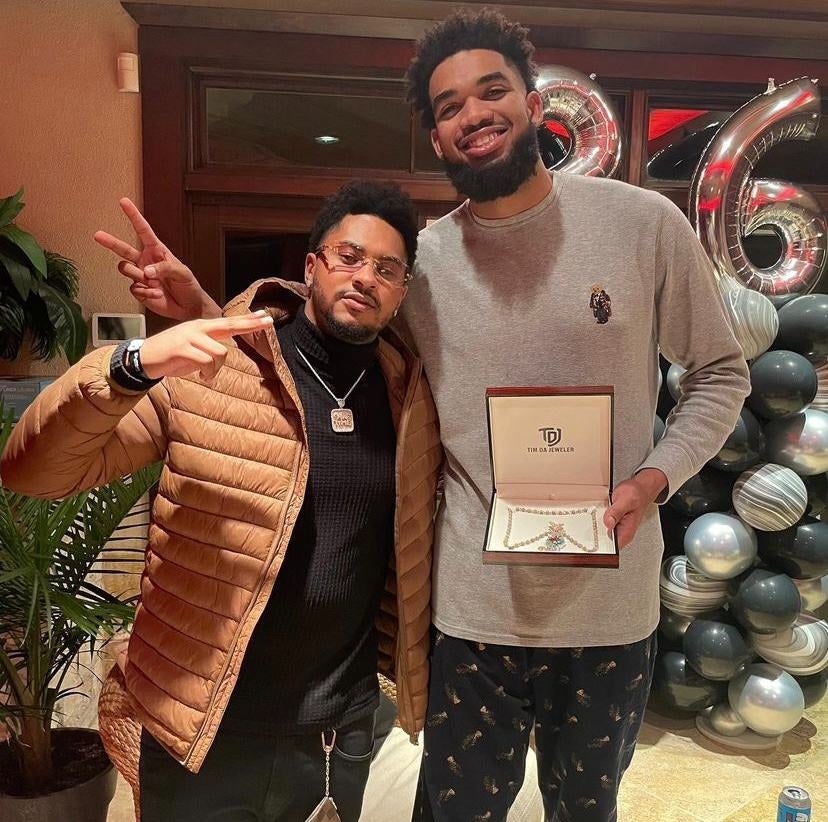Karl-Anthony Towns recibió joya valuada en $16 mil dólares