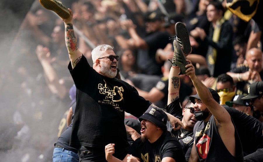 LAFC rindió homenaje a Vicente Fernández con tifo en regreso de la MLS