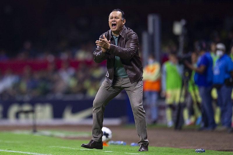 Juan Reynoso: Cruz Azul hizo oficial la salida del director técnico