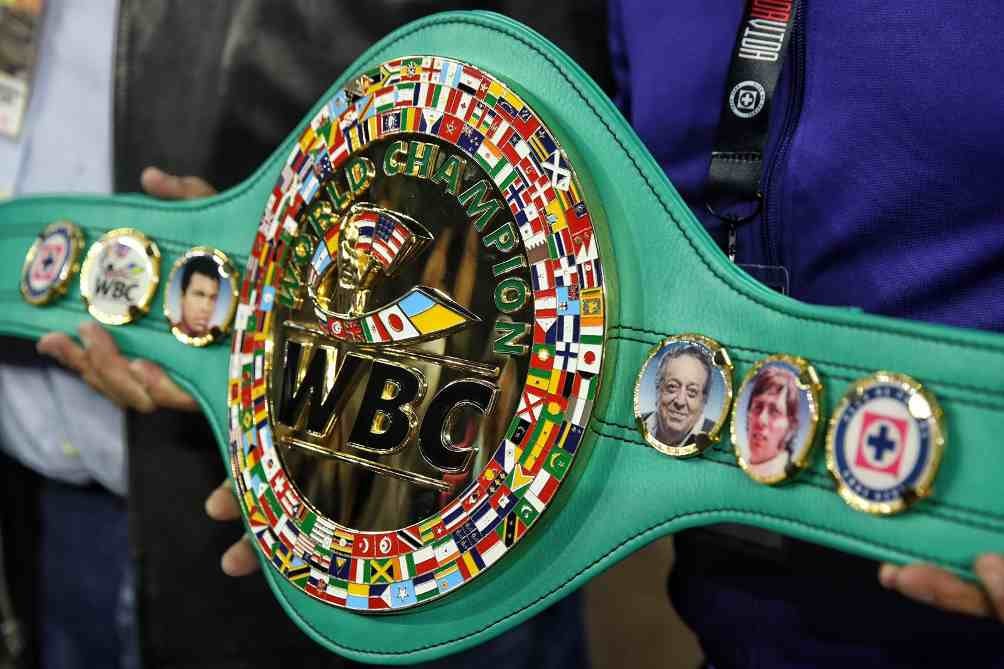 Cruz Azul: Sulaimán entregó cinturón del CMB al club por sus 95 años