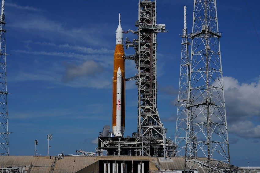 NASA: Suspendió el lanzamiento del cohete lunar Artemis