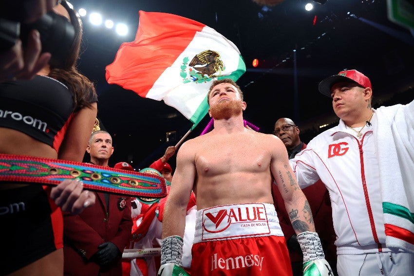 Canelo: Así fue la espectacular salida del mexicano junto a Alejandro Fernández