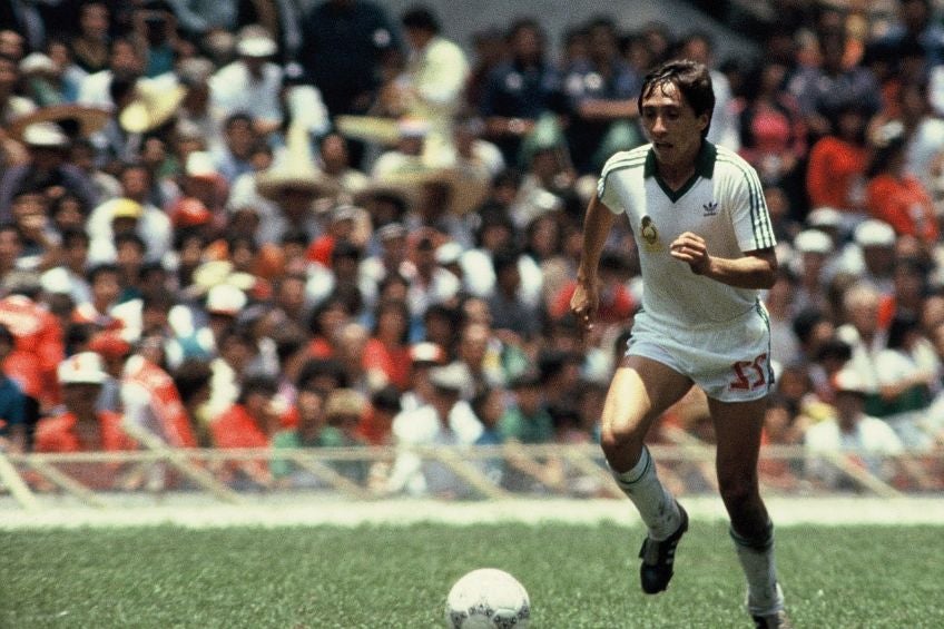 Manuel Negrete: Fue homenajeado con un mural en una tienda deportiva