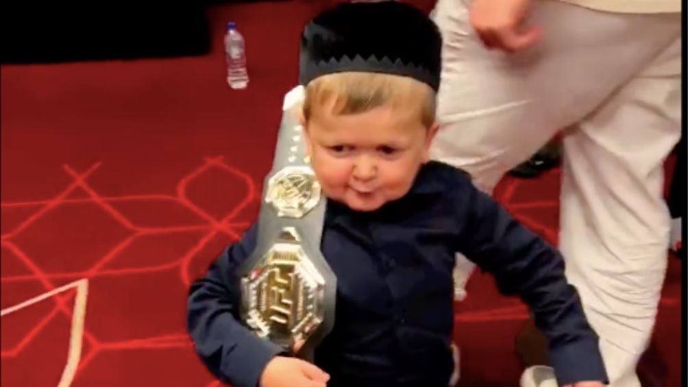 Hasbulla vence a Charles de Oliveira y obtiene su primer titulo en la UFC