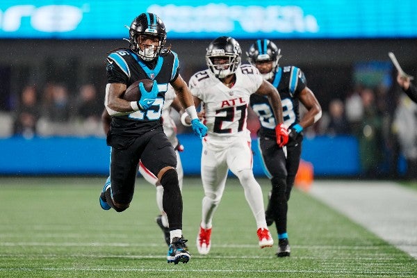NFL: Foreman lleva a Panthers a victoria sobre Falcons