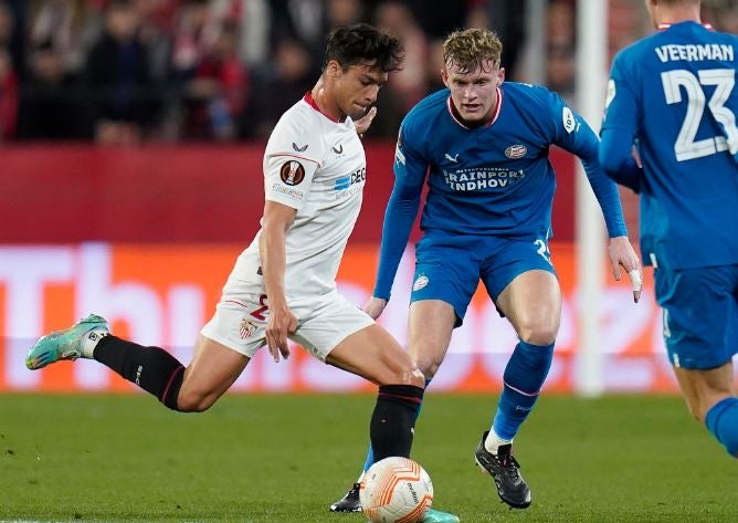 PSV y Erick Gutiérrez, al borde de la eliminación tras ser goleados por Sevilla en Europa League