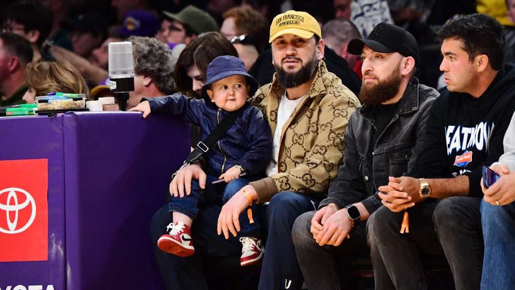 Hasbulla, invitado de lujo en la victoria de los Mavs ante los Lakers