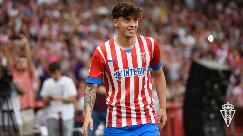 Jordan Carrillo mantiene su sueño europeo y seguirá con Sporting de Gijón