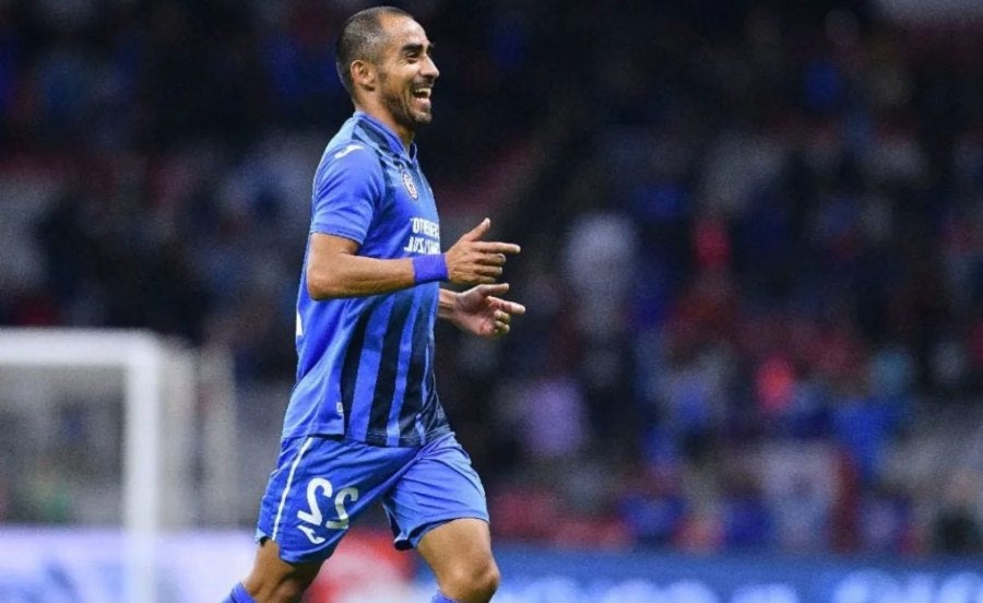 ¿Y los modales? Cruz Azul habría corrido a 'patadas' a Rafa Baca de La ...