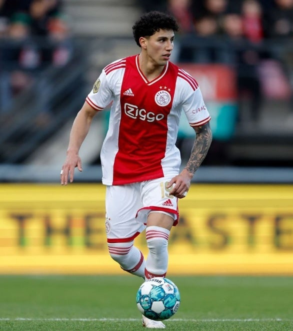 Prensa neerlandesa cree que Jorge Sánchez se ha ganado oportunidad de permanecer en Ajax