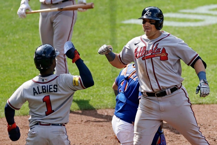 Ozzie Albies empuja seis carreras y Bravos aplastan por 21-3 a Mets