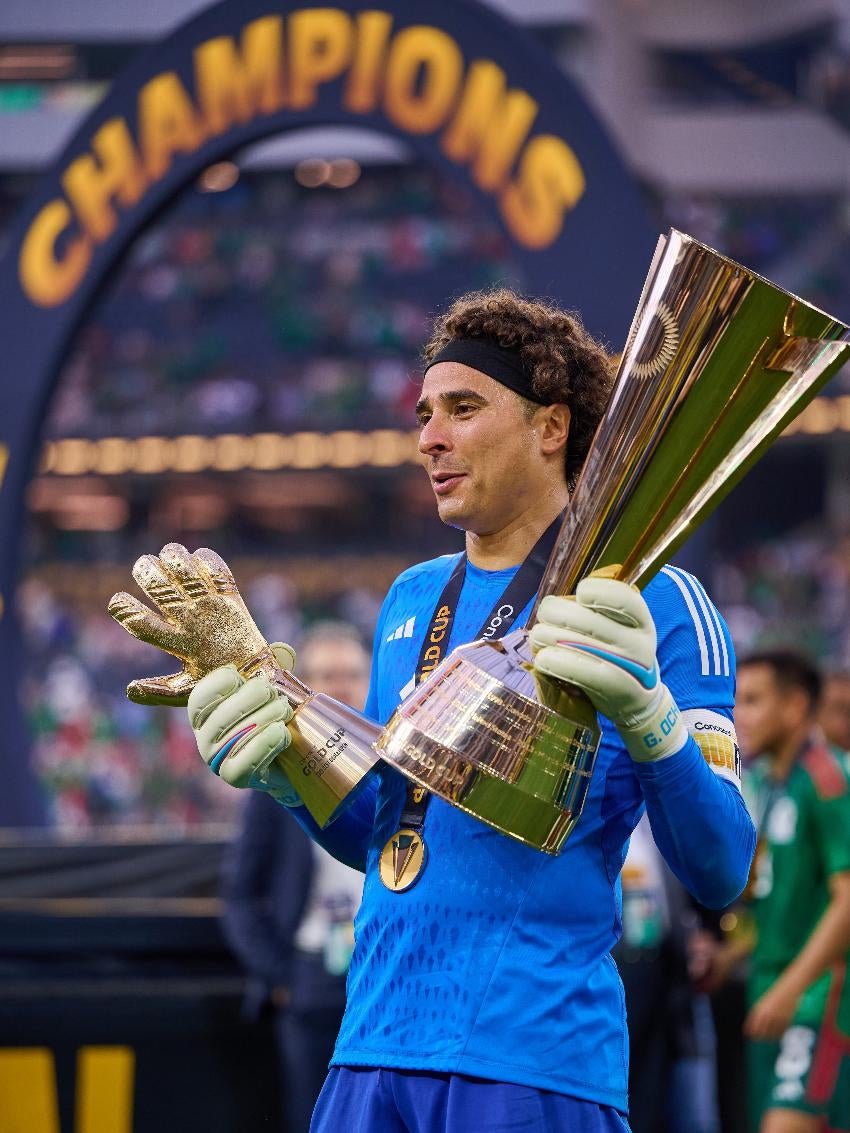 Memo Ochoa aparece con figuras como Messi, CR7 y Mbappé en ‘The ...