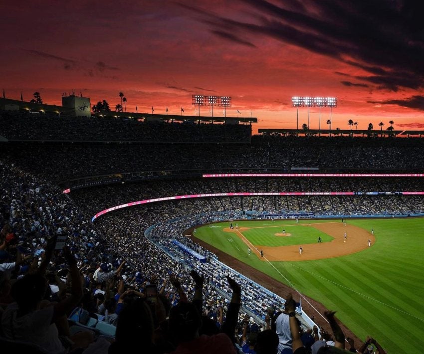 Dodger Stadium se inunda luego del paso de la tormenta Hilary