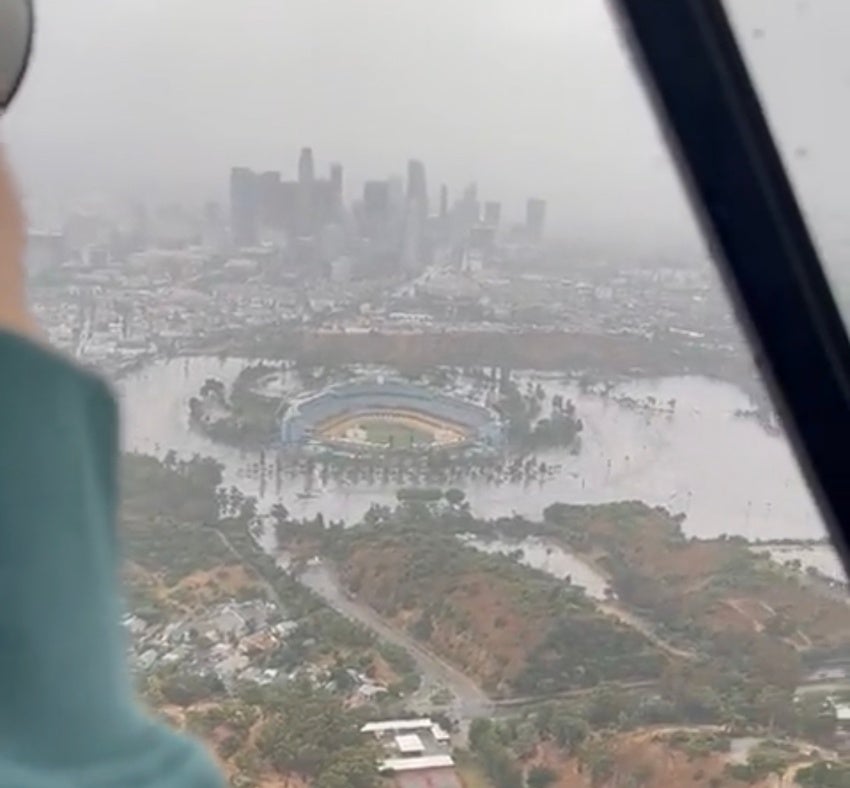 Dodger Stadium se inunda luego del paso de la tormenta Hilary