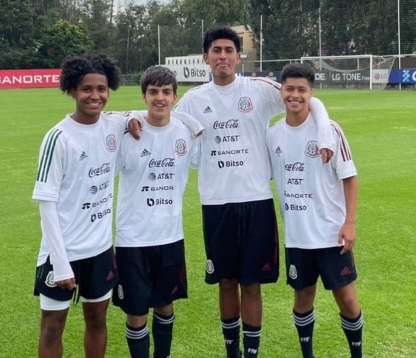 Álex Alcalá futbolista mexicano, reportará con el Manchester City