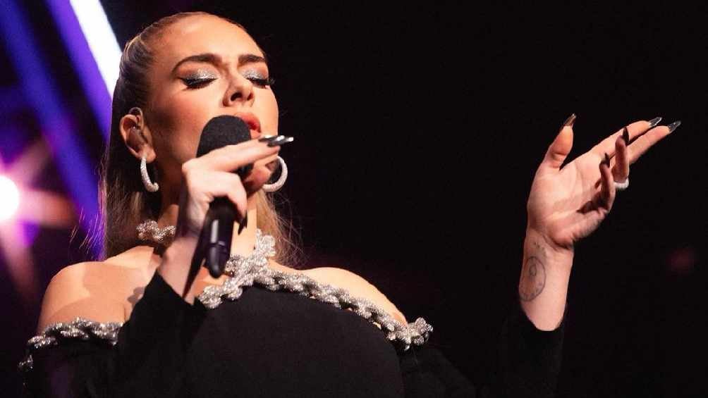 Adele y su fascinación por los peluches del Dr. Simi y la Muñeca Lele