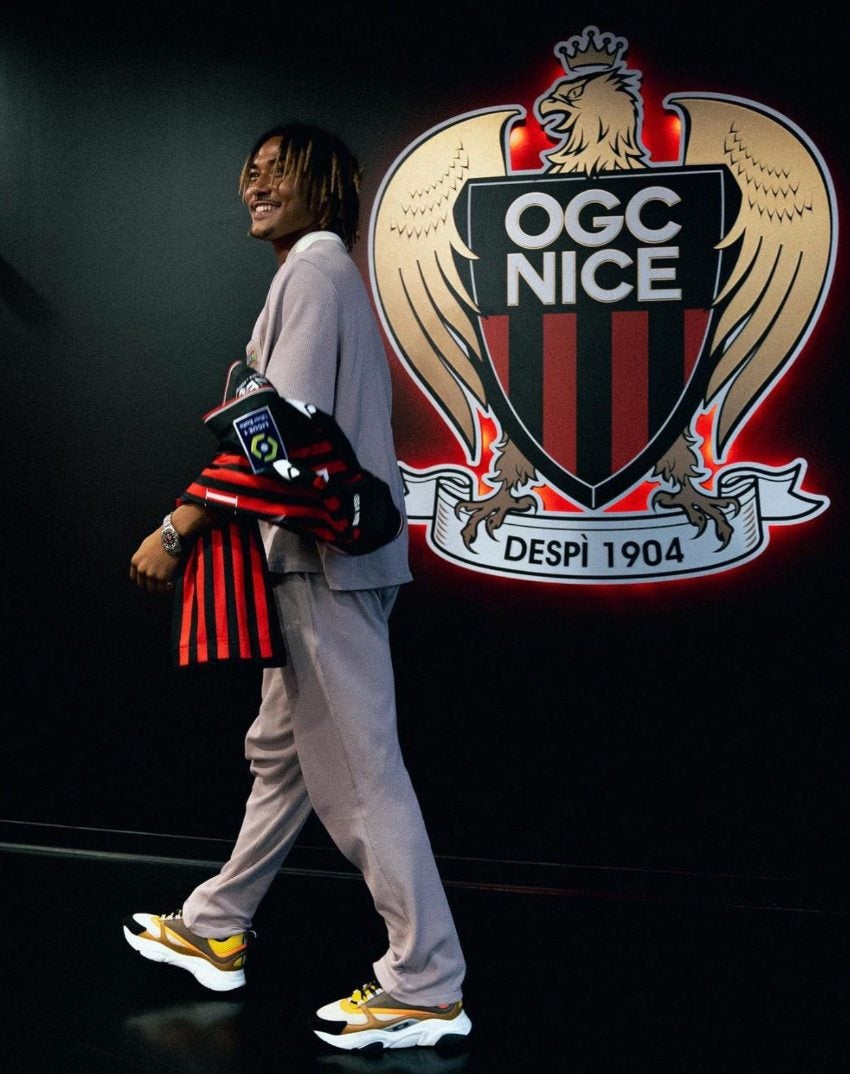 OGC Niza muestra su apoyo a Alexis Beka Beka, jugador de 22 años que ...