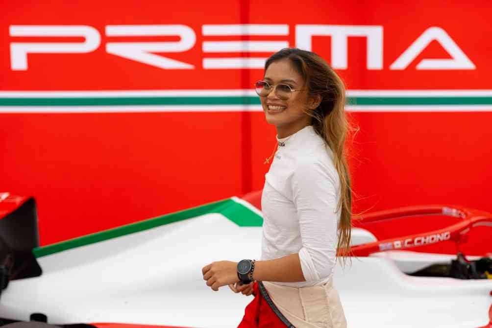 McLaren fichó a Bianca Bustamante y ella rompió en llanto al ponerse su ...