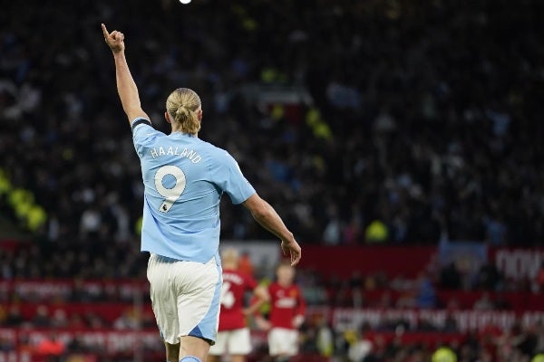 Erling Haaland anota doblete con Manchester City y llega a los 200 goles