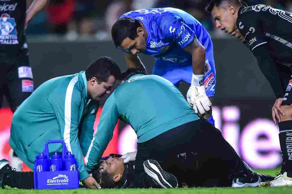 ¡Susto en León! Lucas Romero salió noqueado del partido ante Santos