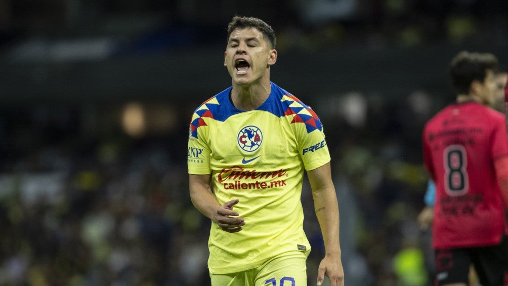 Richard Sánchez recibe reconocimiento en América por cumplir 150 partidos