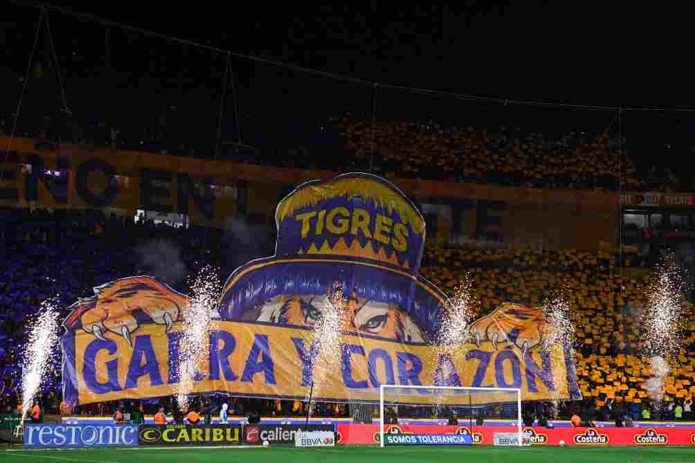 ¡De equipo grande! Porra de Tigres desplegó impresionante tifo ante Pumas