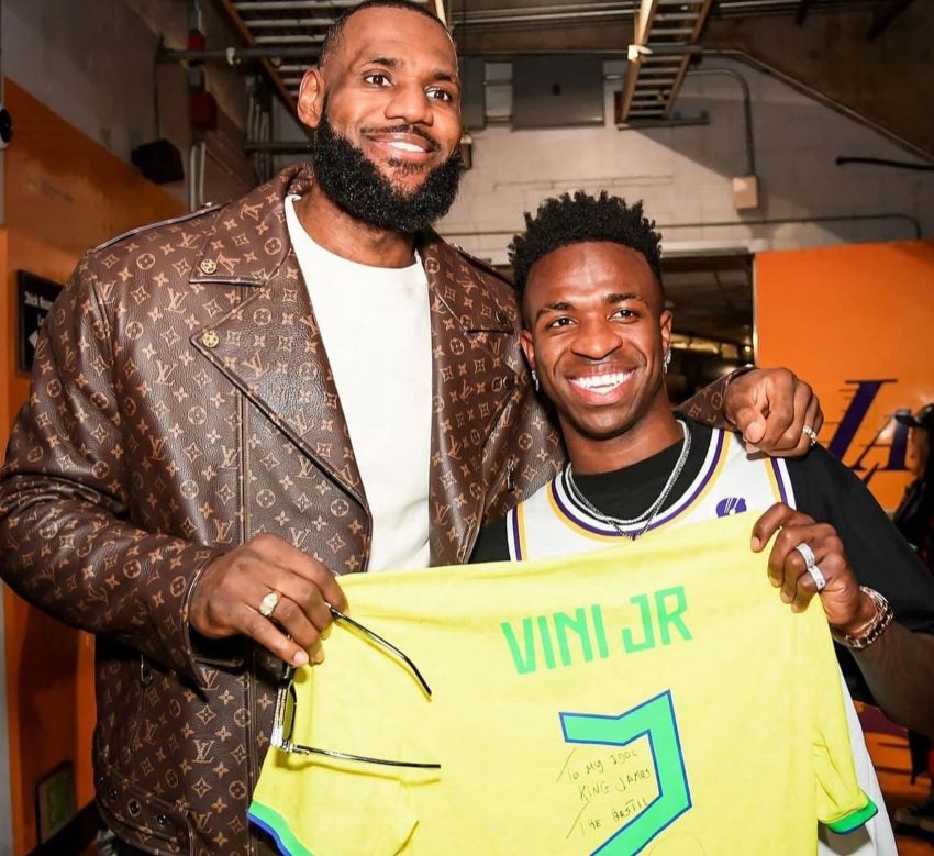 ¡Visita navideña! Vinicius Jr y LeBron James se encuentran en partido ...