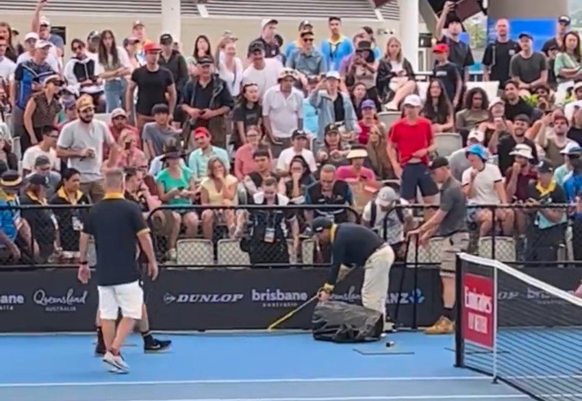 ¡Qué miedo! Una serpiente interrumpe partido de ATP 250