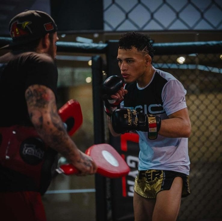 De vender gelatina en camiones a pelear en la UFC, la historia de Luis ...