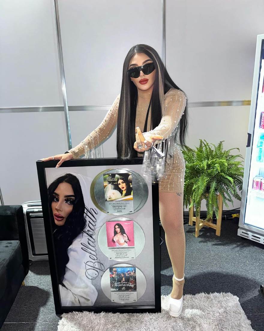 ¡Qué bonitos videos tienes! Bellakath celebra un millón de suscriptores ...