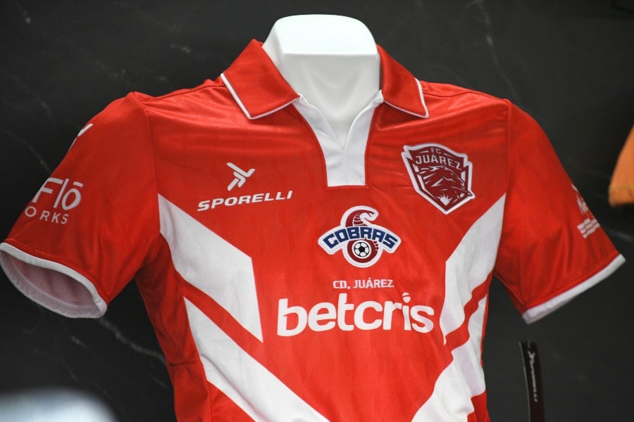 FC Juárez sale con uniforme de Cobras en homenaje a su décimo aniversario