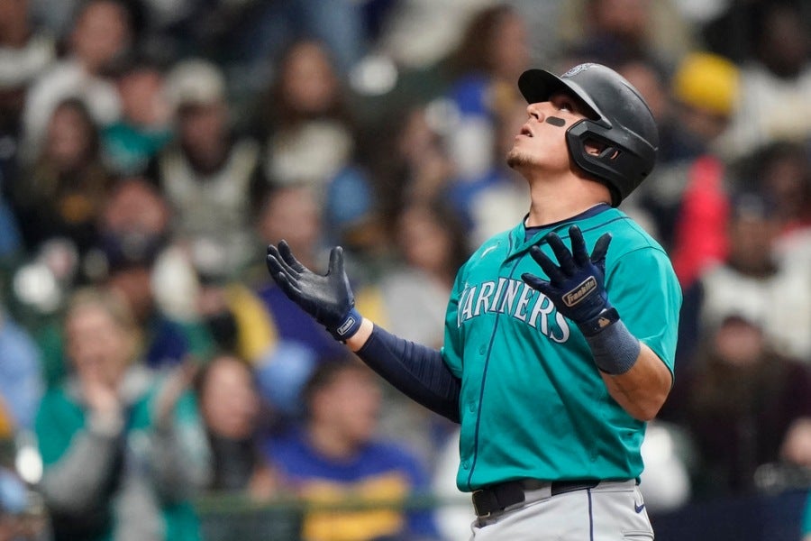 Luis Urías y Andrés Muñoz brillan en victoria de Mariners sobre Brewers