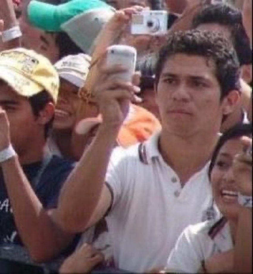 ¡Ah caray! Se vuelve viral foto de Henry Martín en un concierto cuando era adolescente