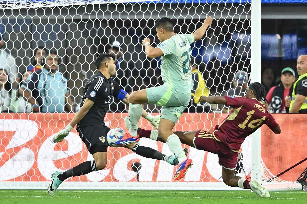 ¡No se guardó nada! Rafael Romo, portero de Venezuela, tunde a la ...
