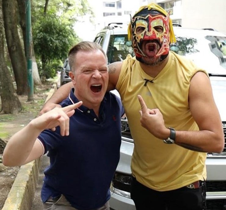 Arturo López Gavito: “Juan Gabriel está vivo, se cansó de ser atosigado”