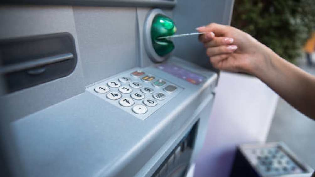 ¡Evita robos! Así puedes detectar un cajero automático con trampa