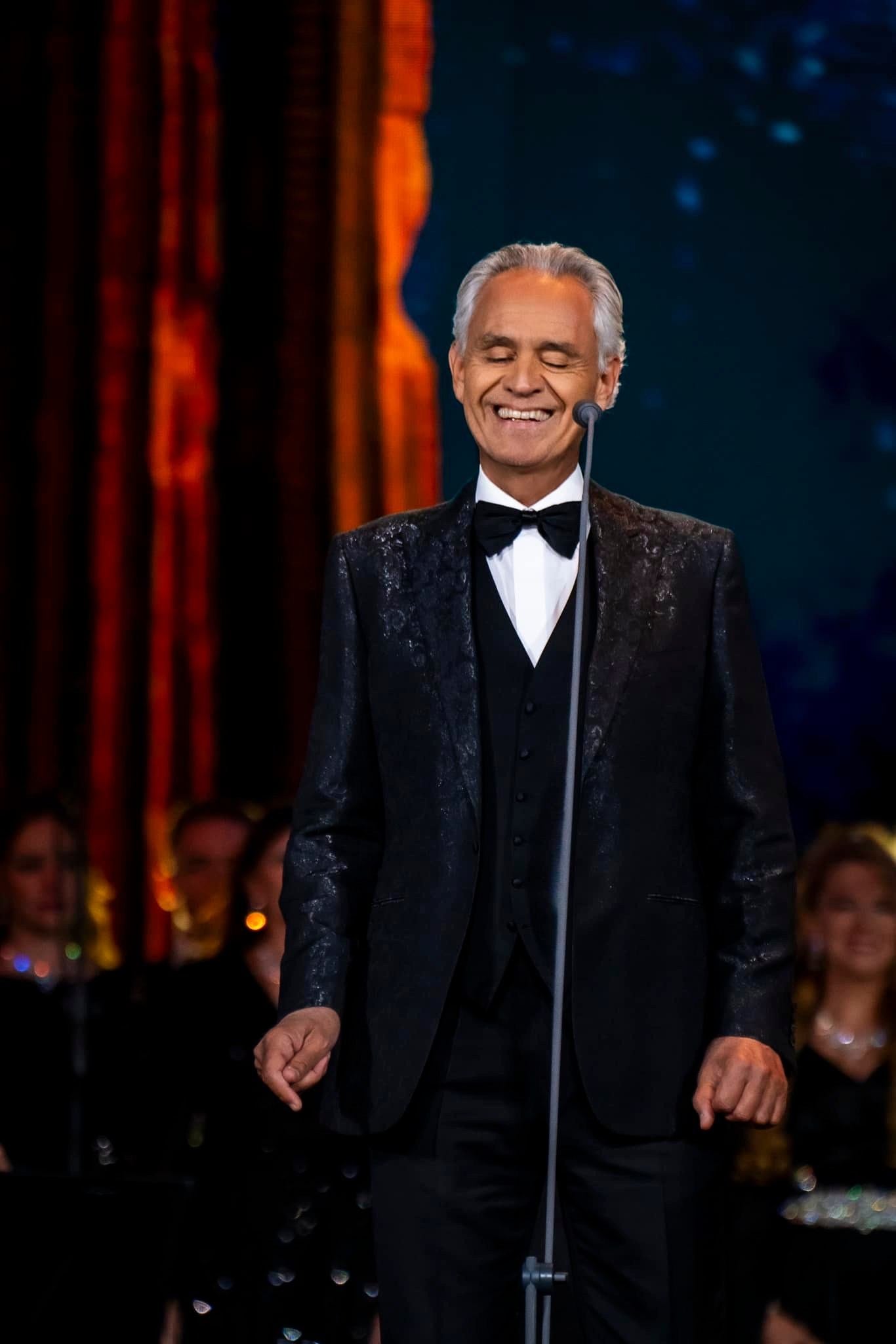 Andrea Bocelli revela que el futbol le quitó la vista por accidente