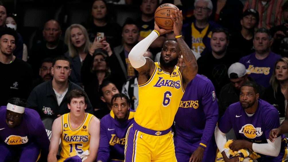 Bronny James inicia su carrera con Lakers en pretemporada; LeBron se unirá después